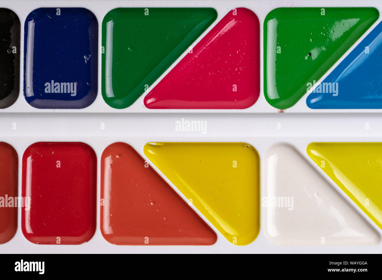 A palette of multi-colored watercolor paints in a school set Stock ...