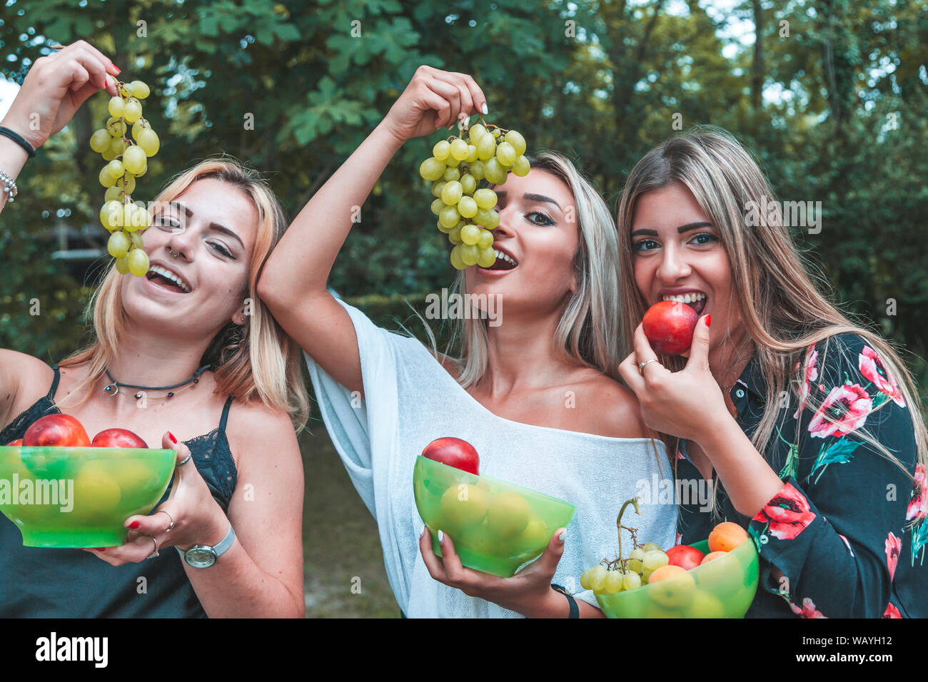 People eating fruit hi-res stock photography and images - Alamy