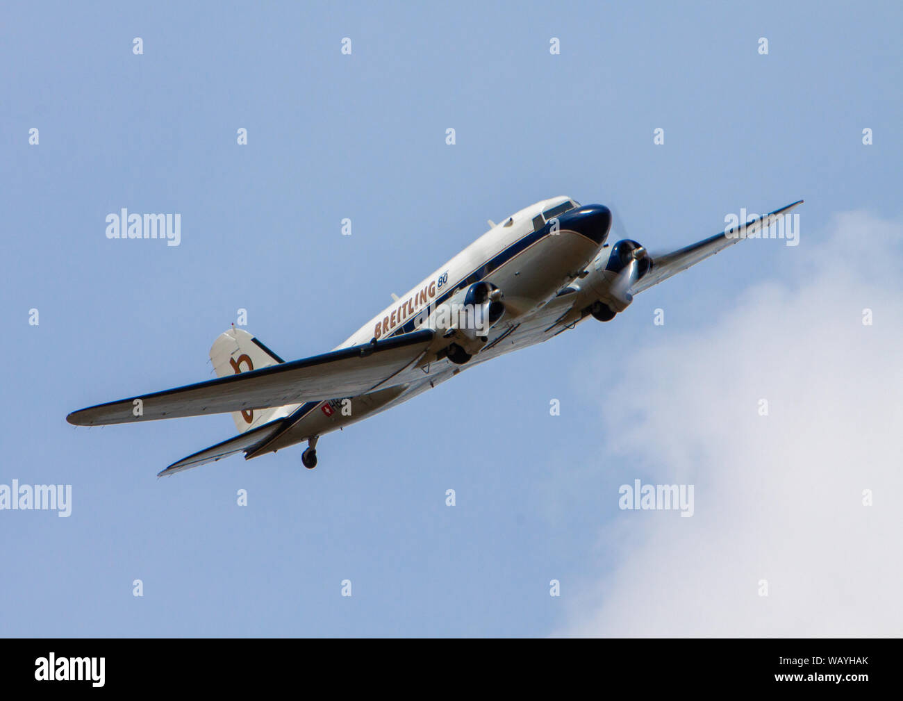 American douglas dc 3 aircraft hi-res stock photography and images - Alamy