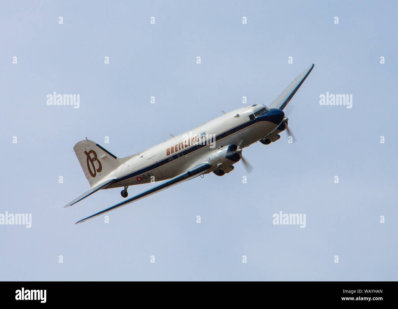 American douglas dc 3 aircraft hi-res stock photography and images - Alamy