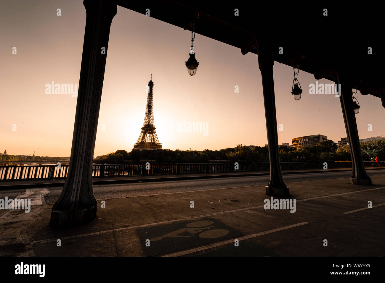 Eiffel tower sunset bridges hi-res stock photography and images - Alamy