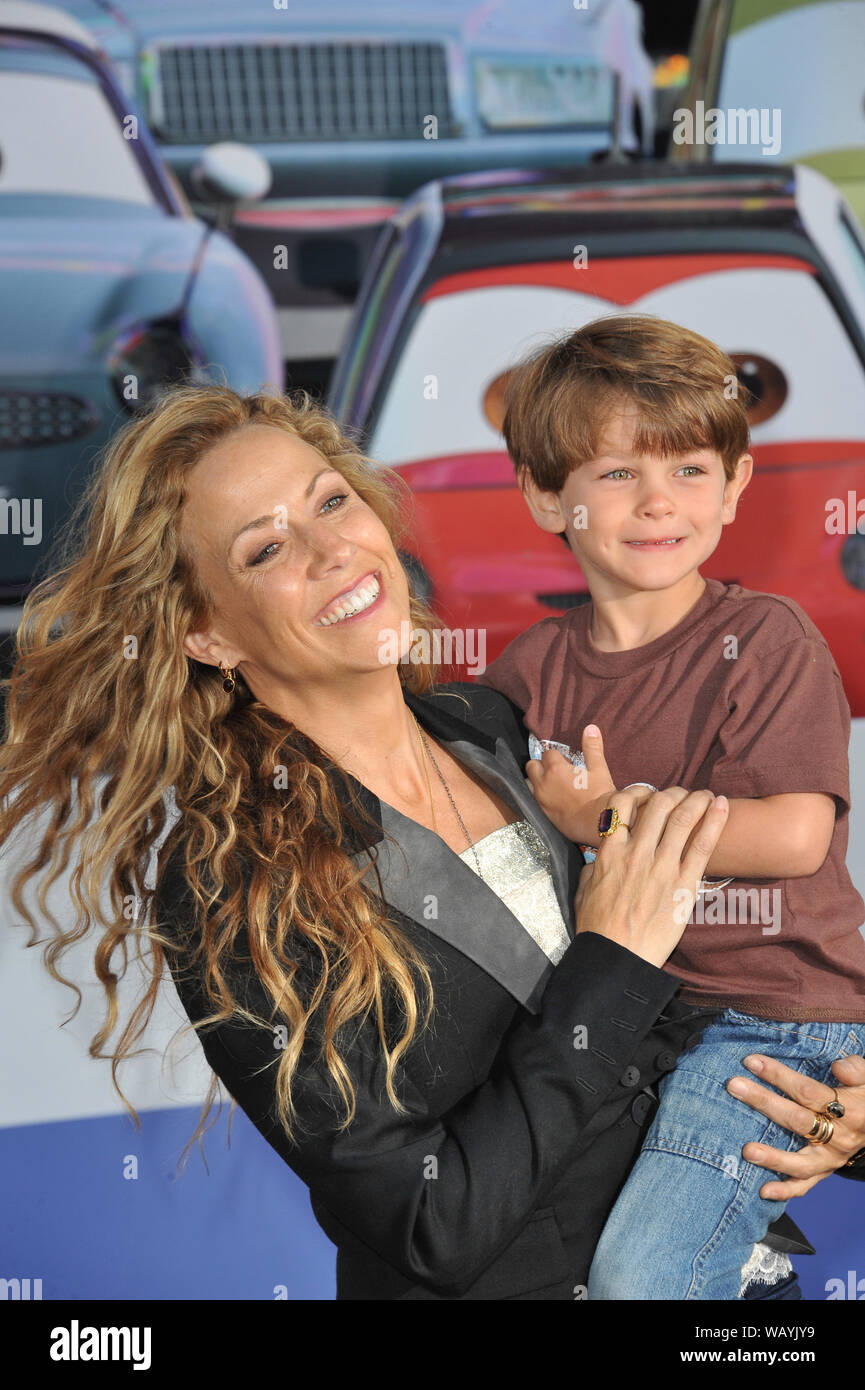 Sheryl crow and son wyatt crow hi-res stock photography and images - Alamy
