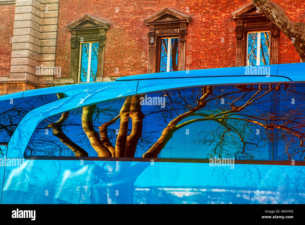 Tour bus window reflection hi-res stock photography and images - Alamy