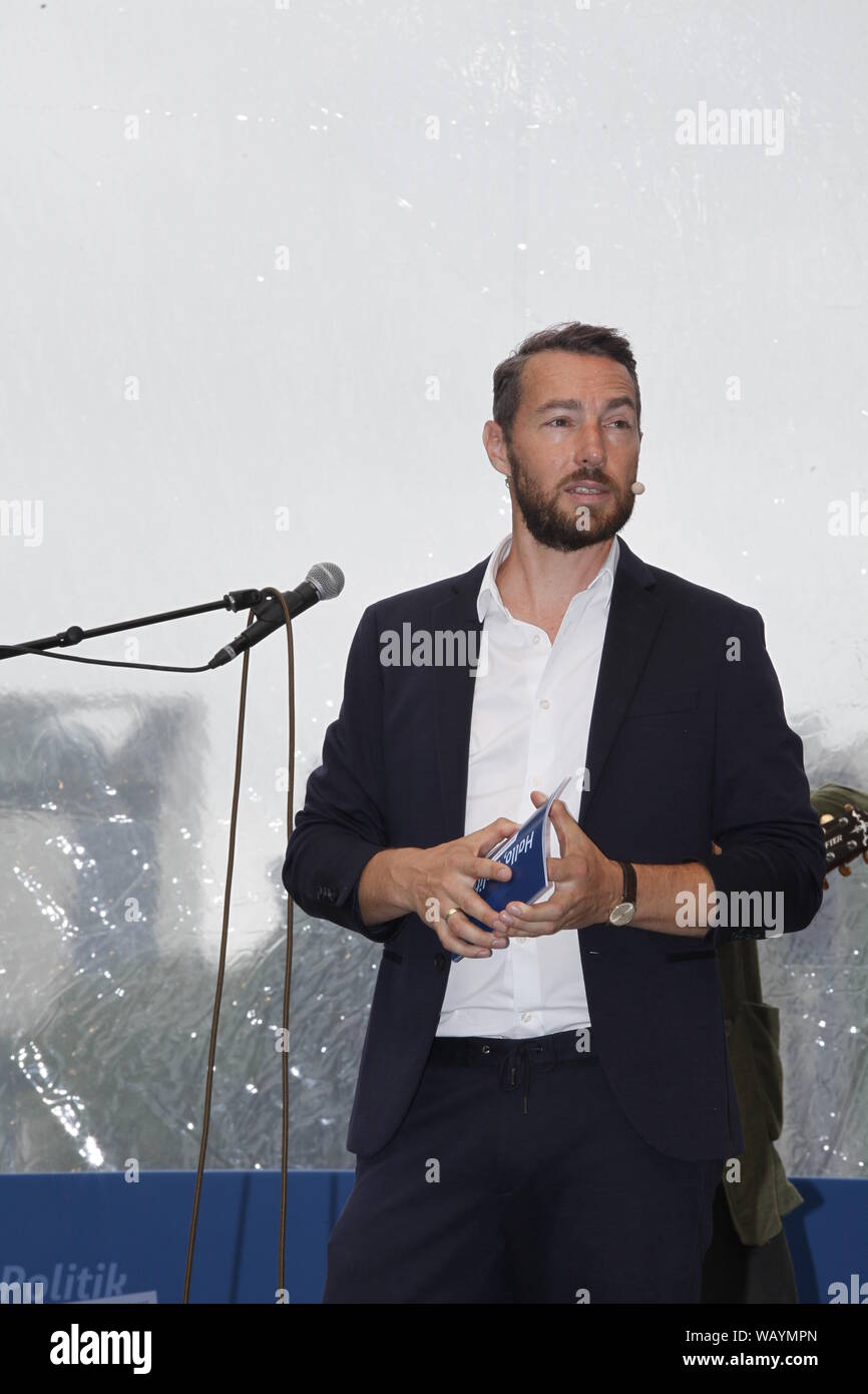 Zdf moderator hi-res stock photography and images - Alamy