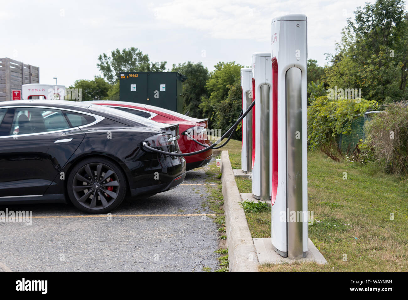 Two tesla model electric hi-res stock photography and images - Alamy