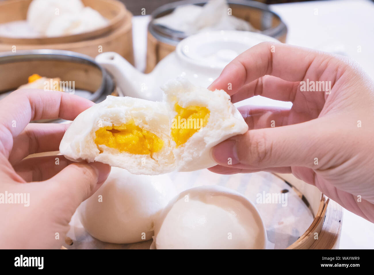 Chinese custard buns hi-res stock photography and images - Alamy