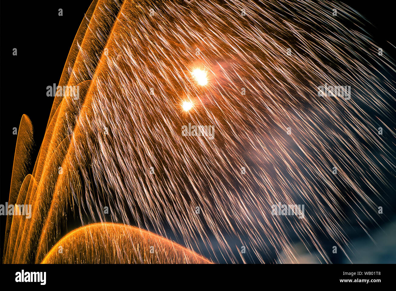 Reveal shot hi-res stock photography and images - Alamy