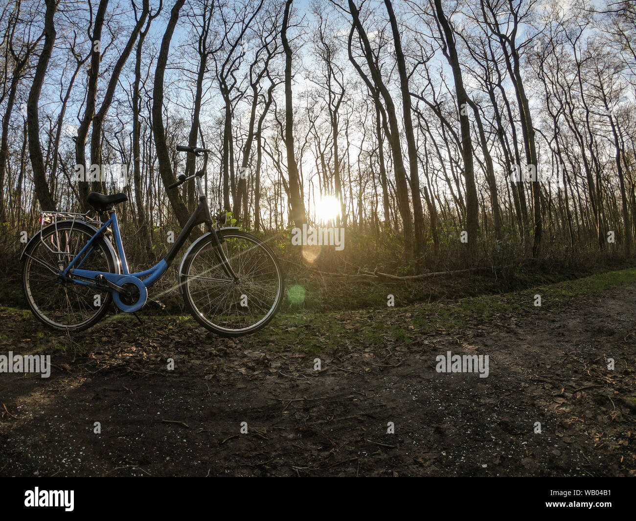 Couple cycle through mountains hi-res stock photography and images - Alamy