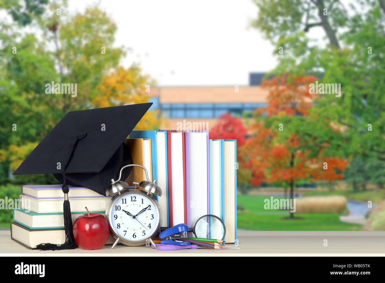 Fall campus scene hi-res stock photography and images - Alamy