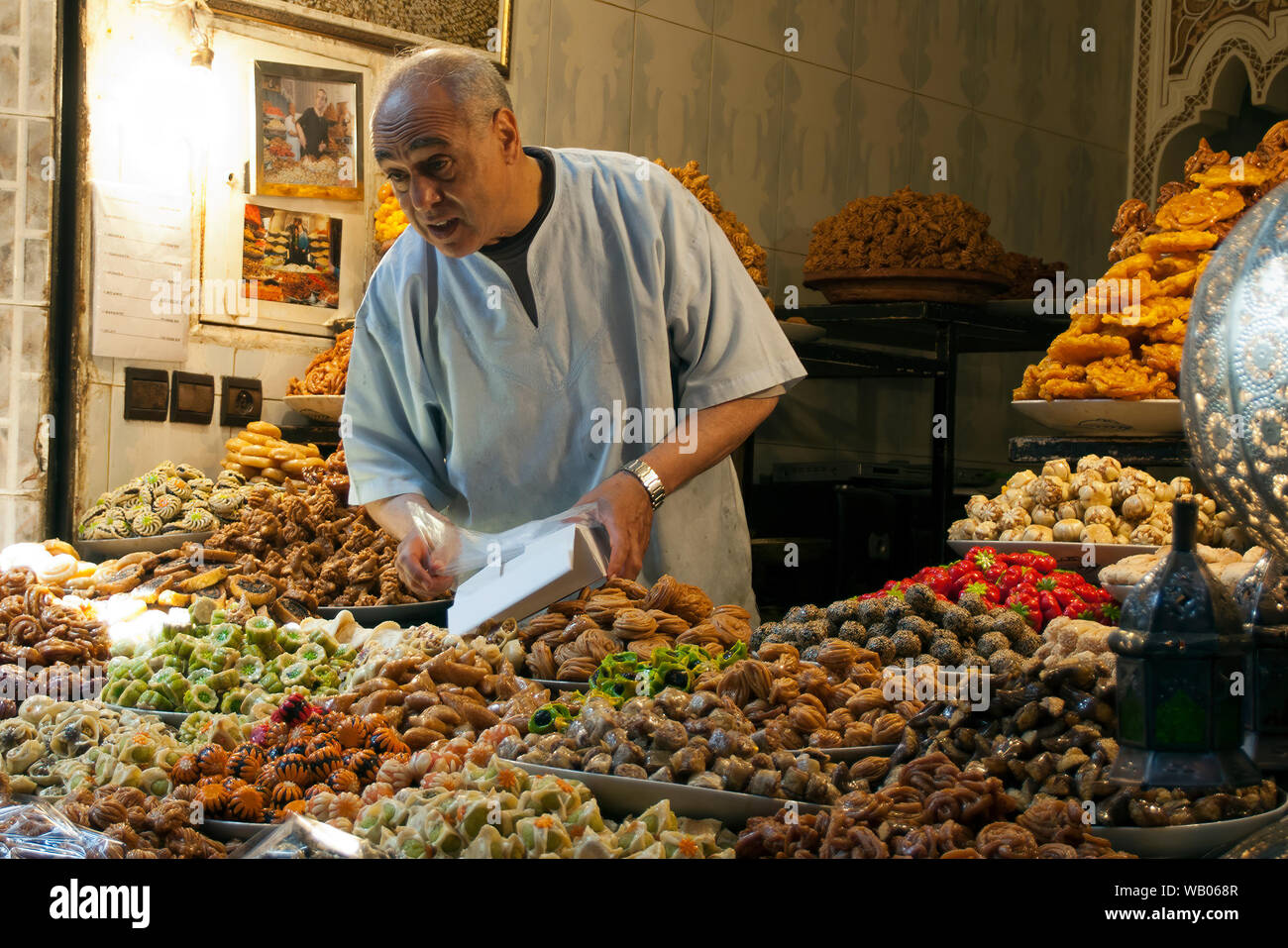 Moroccan pastries shop hi-res stock photography and images - Alamy