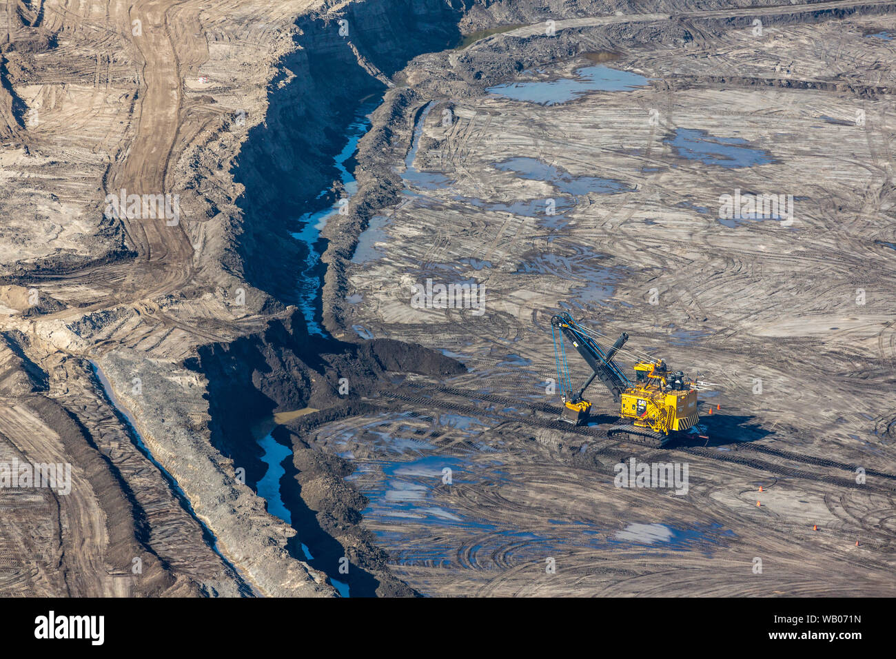 Tar sands alberta shovel hi-res stock photography and images - Alamy