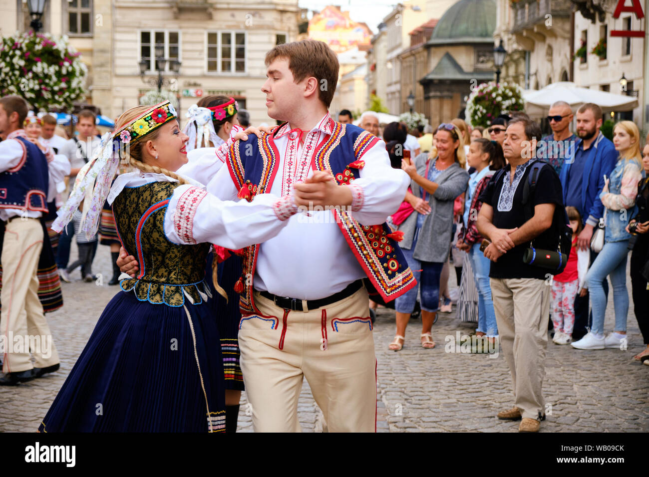 Ukrainian dancers hi-res stock photography and images - Alamy