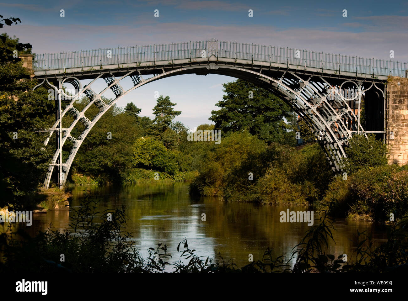 Arched cast iron bridge hi-res stock photography and images - Alamy