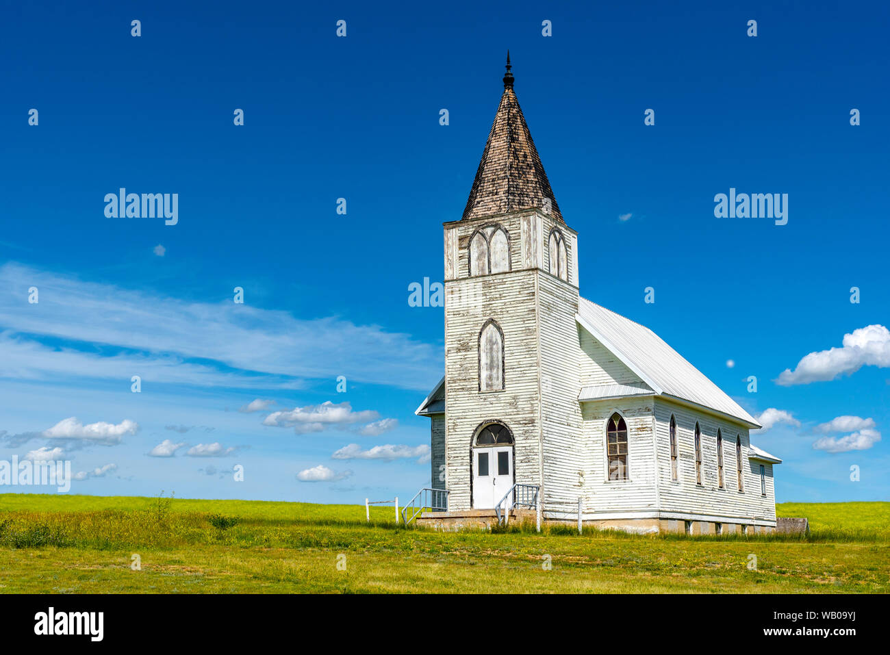 Old country church in saskatchewan hi-res stock photography and images ...