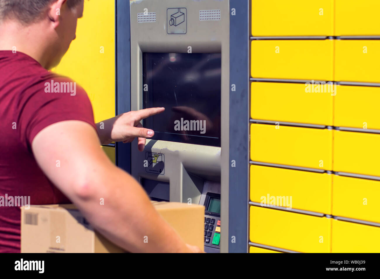 Express logistics hi-res stock photography and images - Alamy