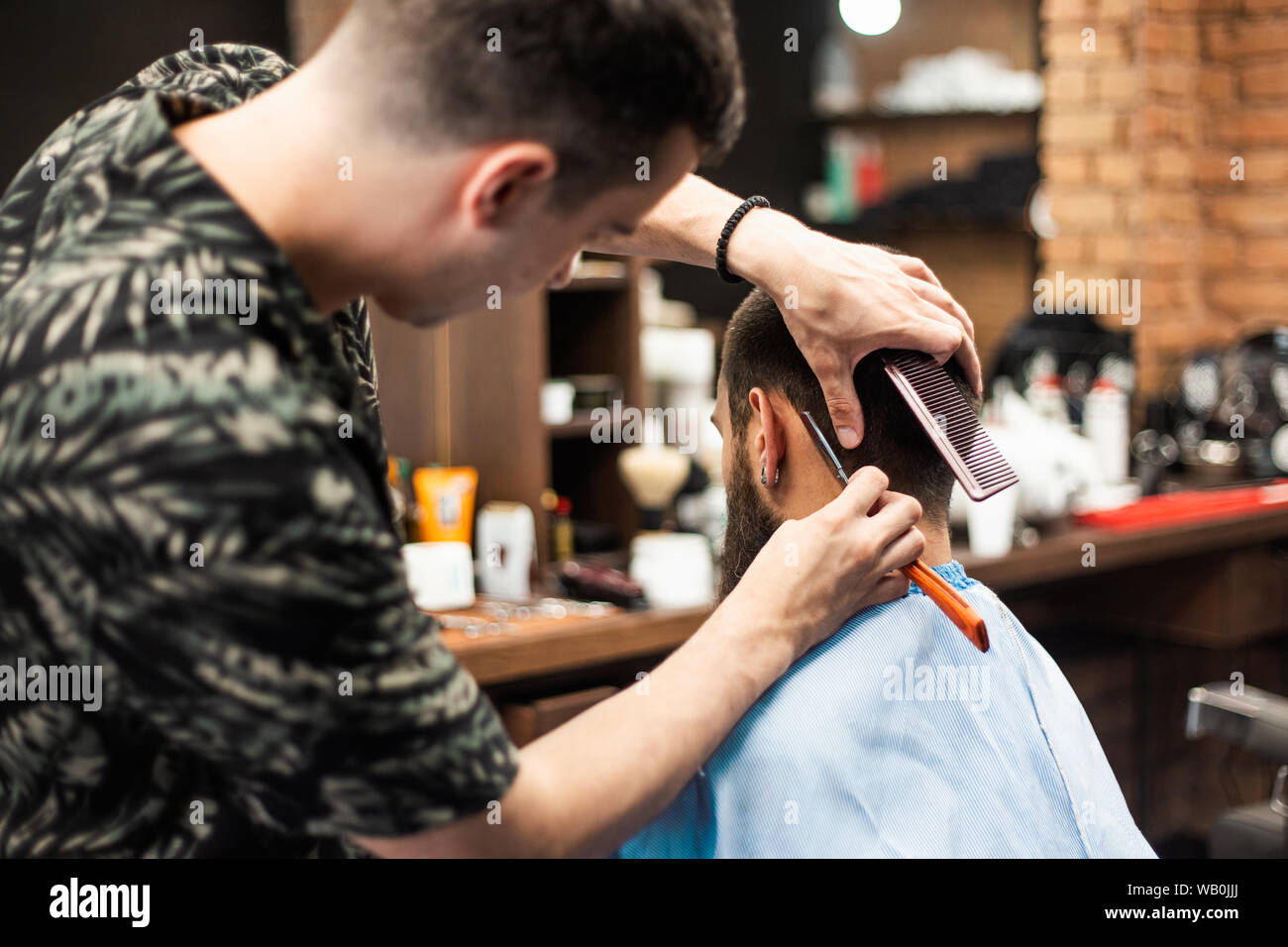Cutting mans beard straight razor hi-res stock photography and images ...