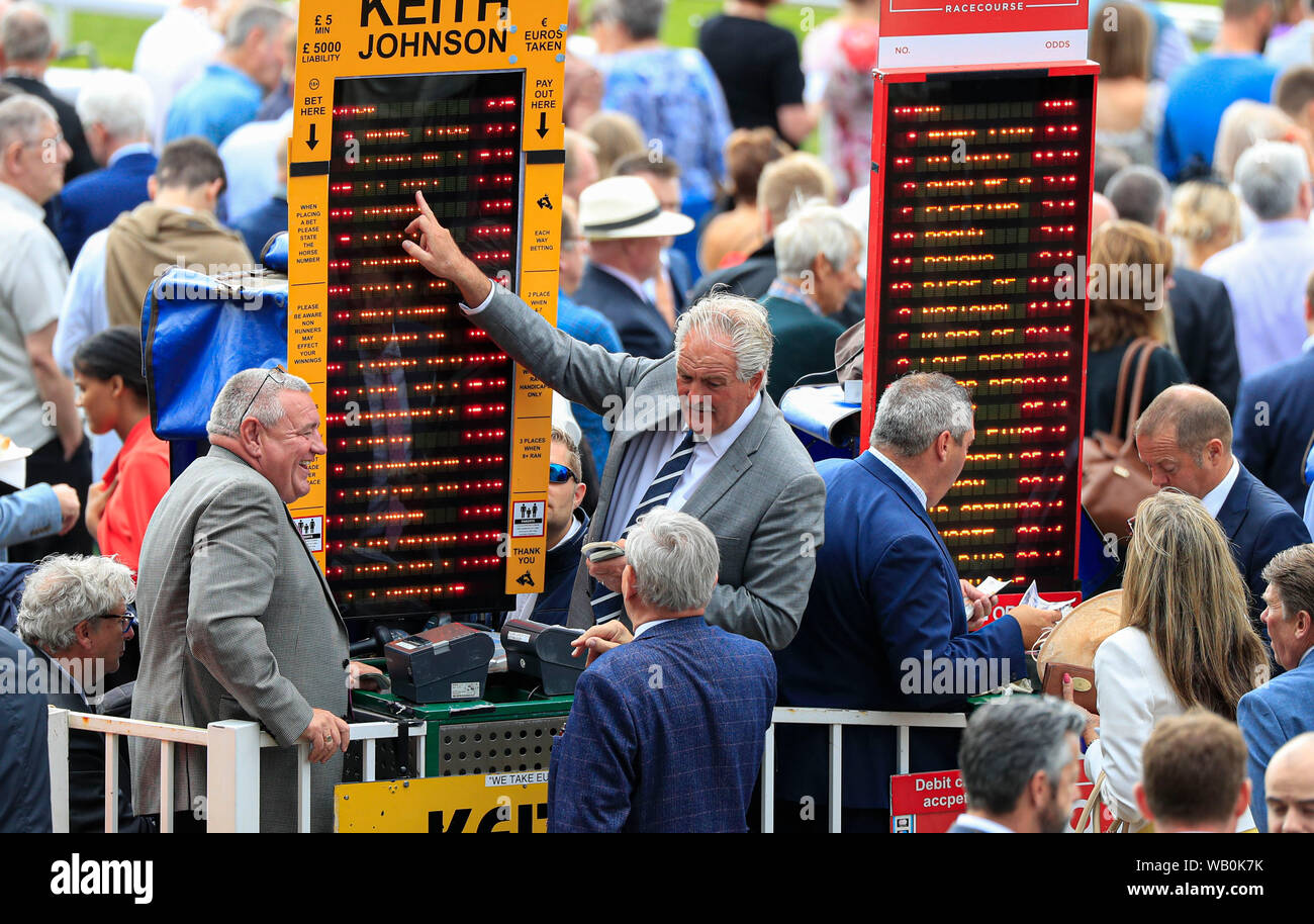 Racecourse bookmakers hi-res stock photography and images - Alamy