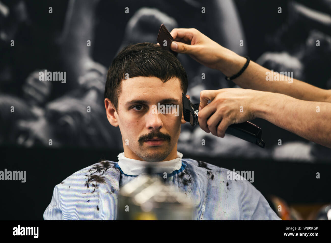 Barber making haircut using machine hi-res stock photography and images ...