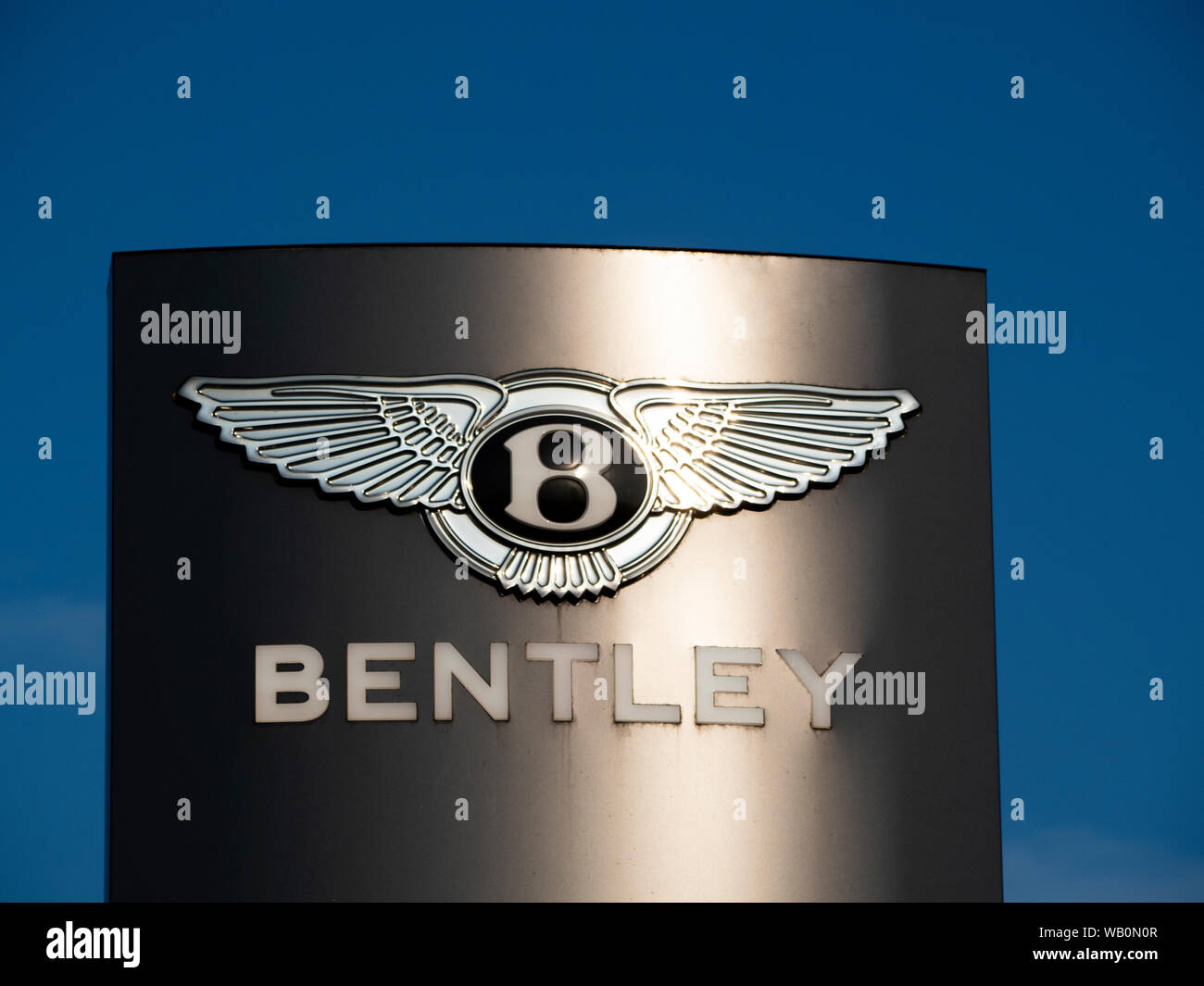 Logo company bentley manufacturer hi-res stock photography and images ...