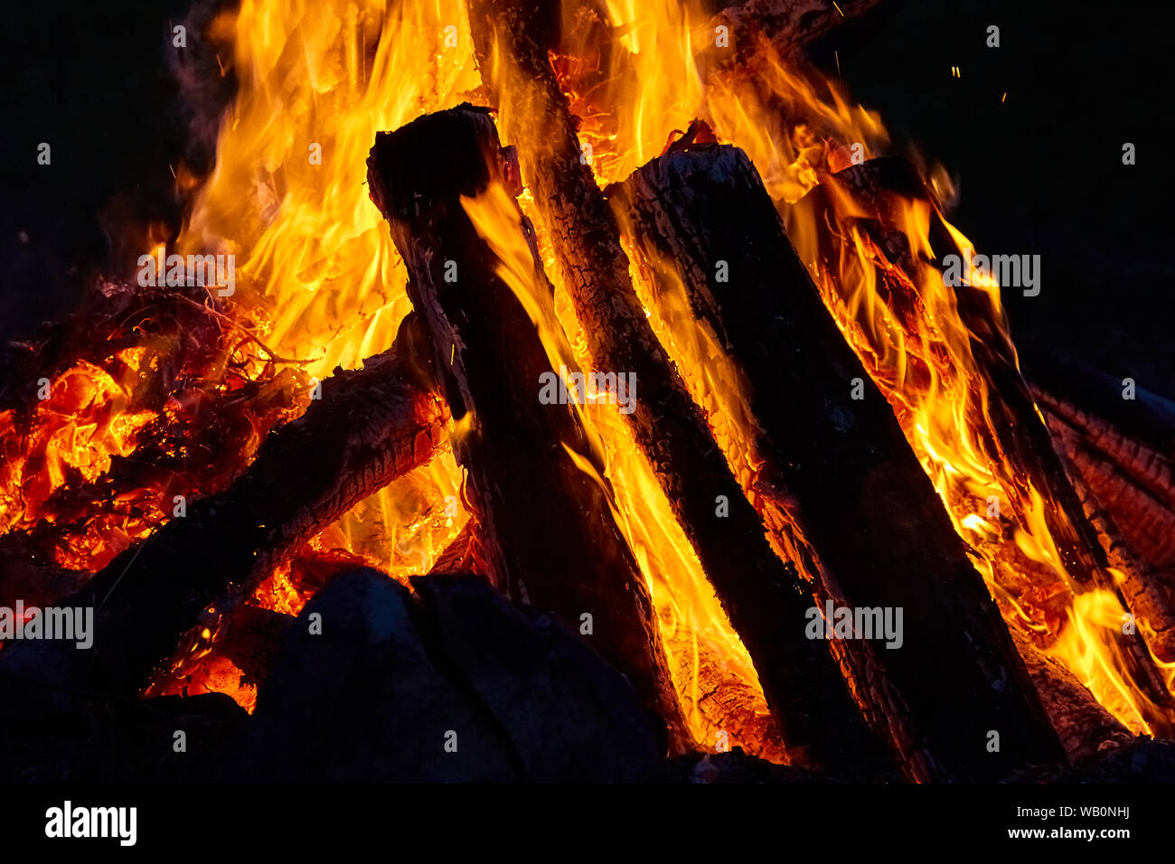 Bonfires on the beach hi-res stock photography and images - Alamy