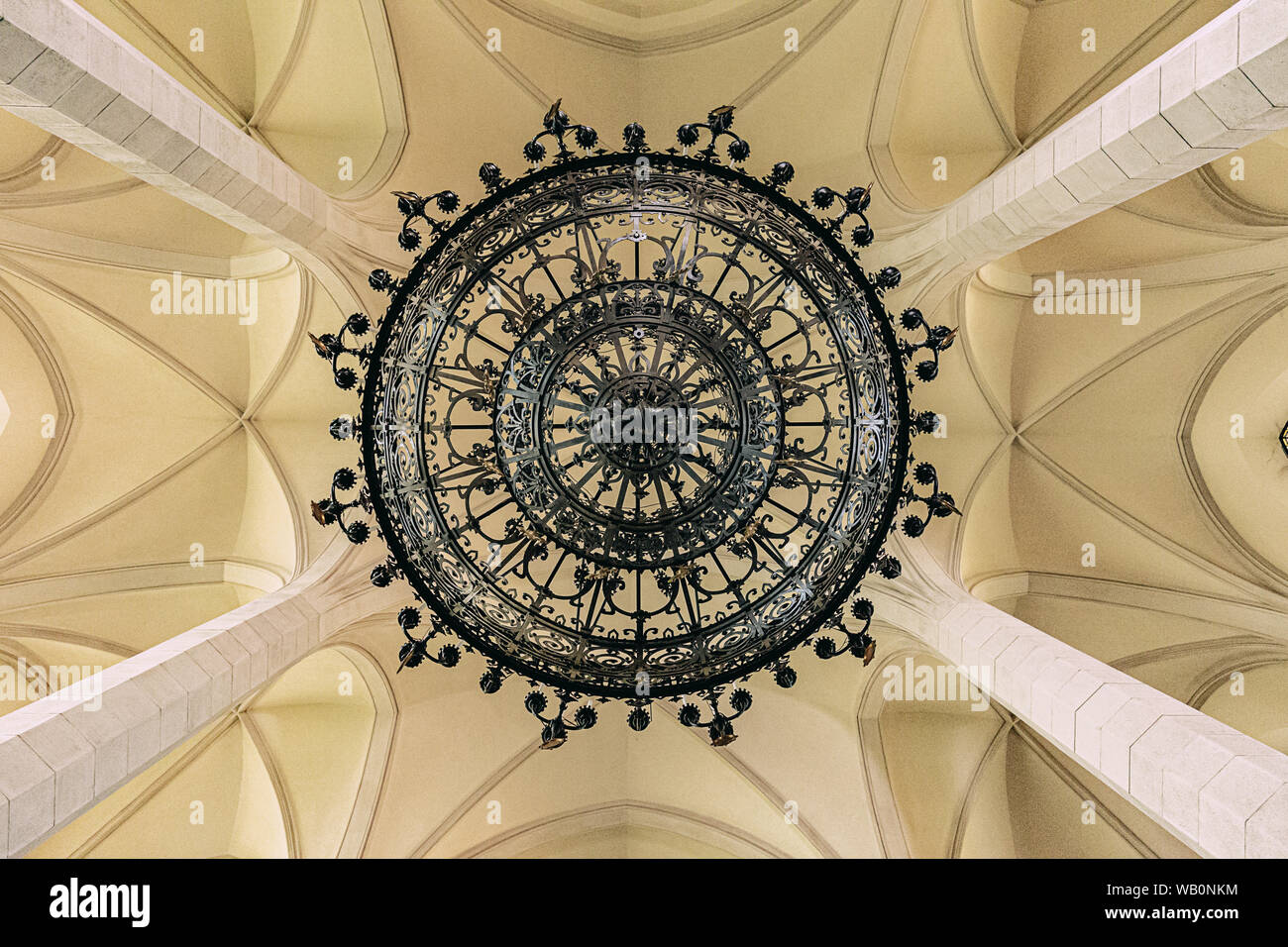 Under chandeliers hi-res stock photography and images - Alamy