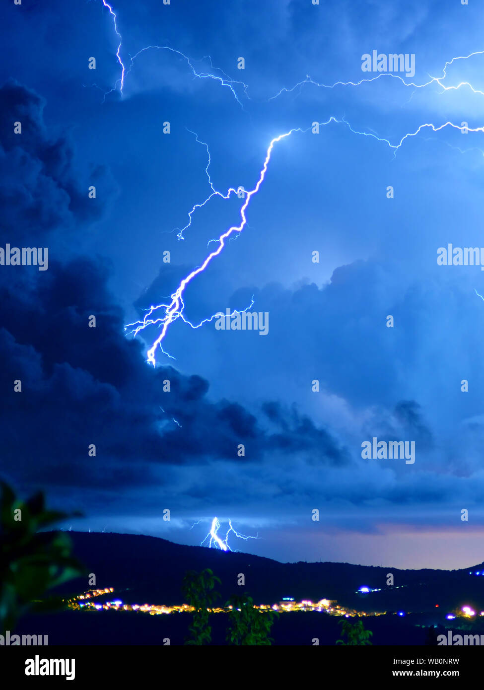 Storm and lightning background hi-res stock photography and images - Alamy