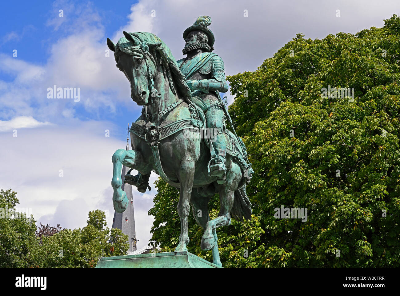 den haag, netherlands - 2019.08.10: statue / monument of prince william ...