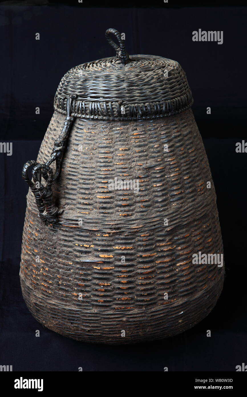 Traditional tribes Wickerwork Bamboo Basket Stock Photo - Alamy