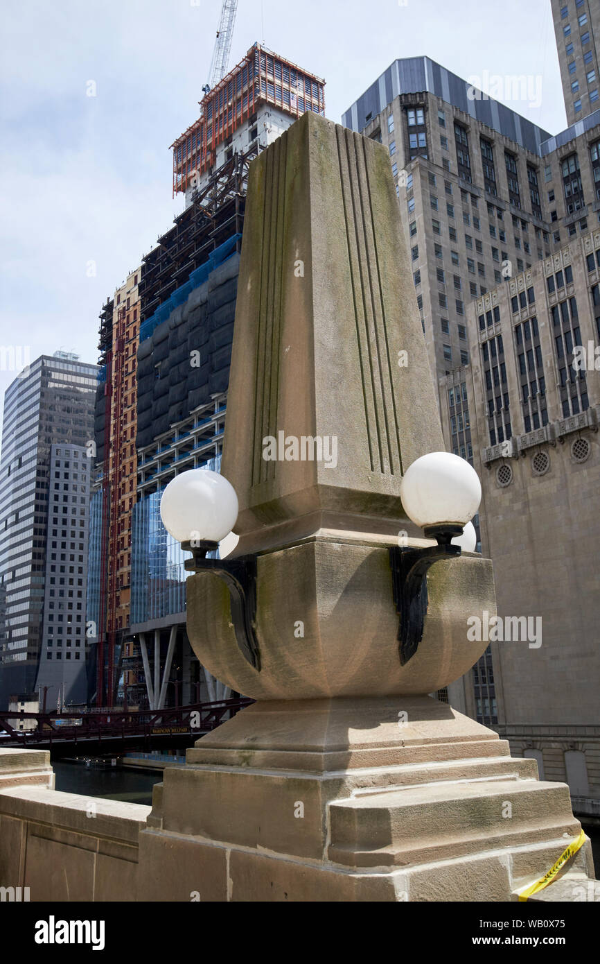 obelisk and globe lighting on riverside plaza in downtown chicago ...