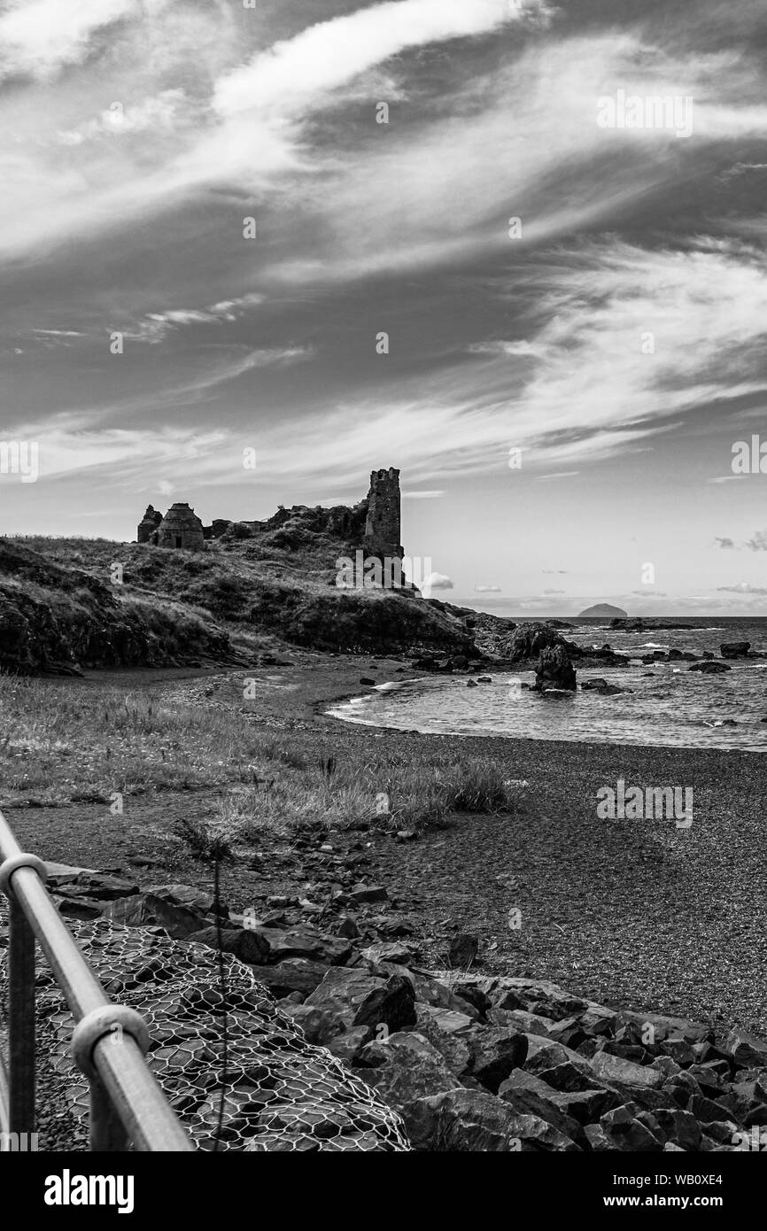 Outlander castle Black and White Stock Photos & Images - Alamy