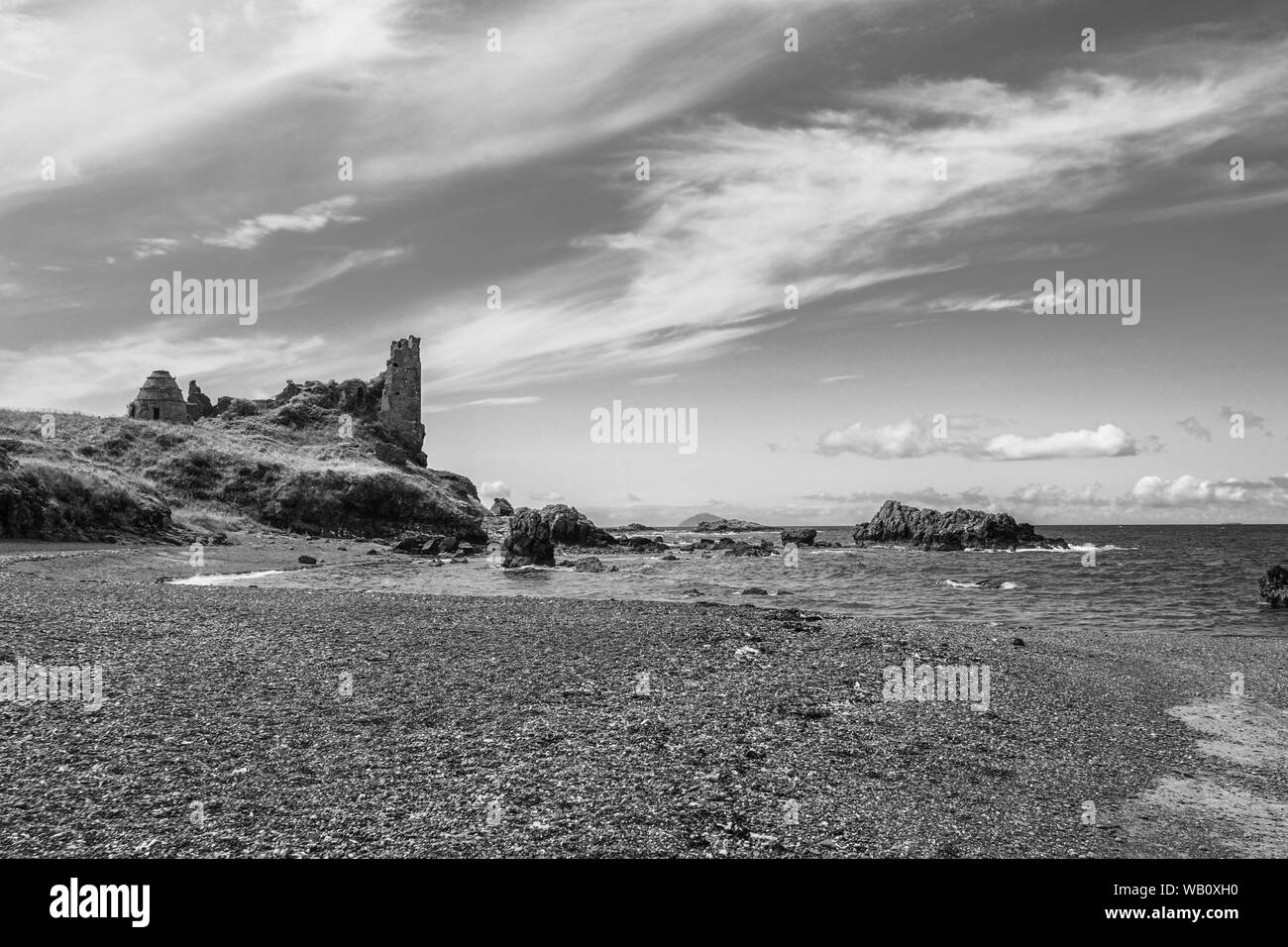 Outlander castle filming Black and White Stock Photos & Images - Alamy