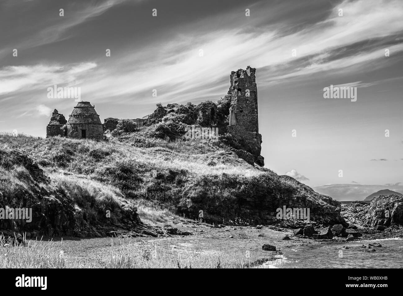 Outlander castle Black and White Stock Photos & Images - Alamy