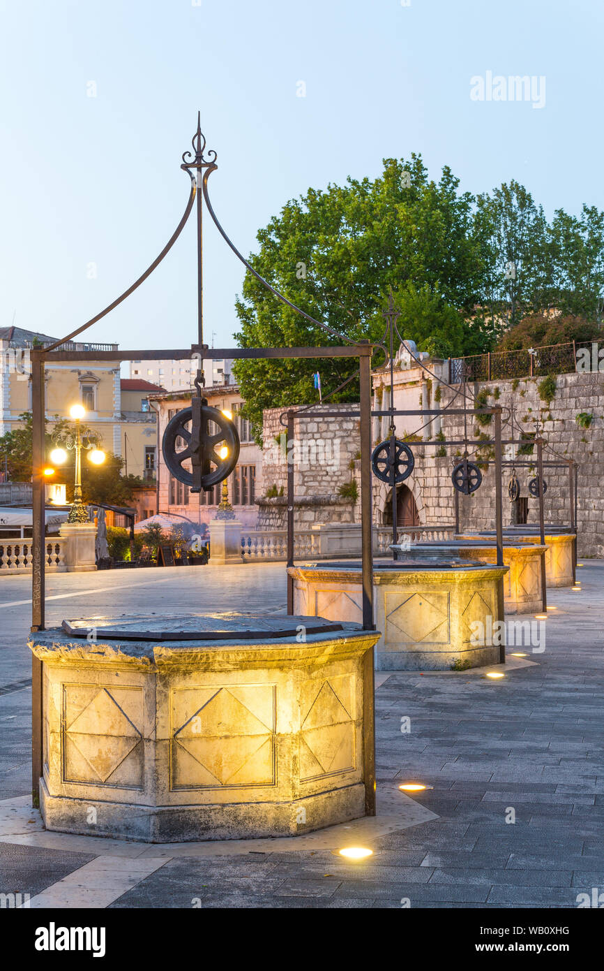 Five wells square hi-res stock photography and images - Alamy