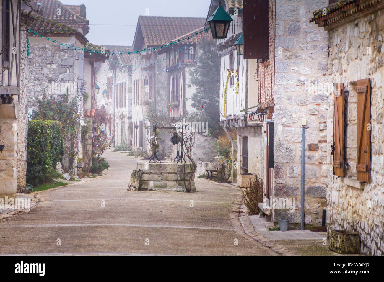 Medieval well village france hi-res stock photography and images - Alamy
