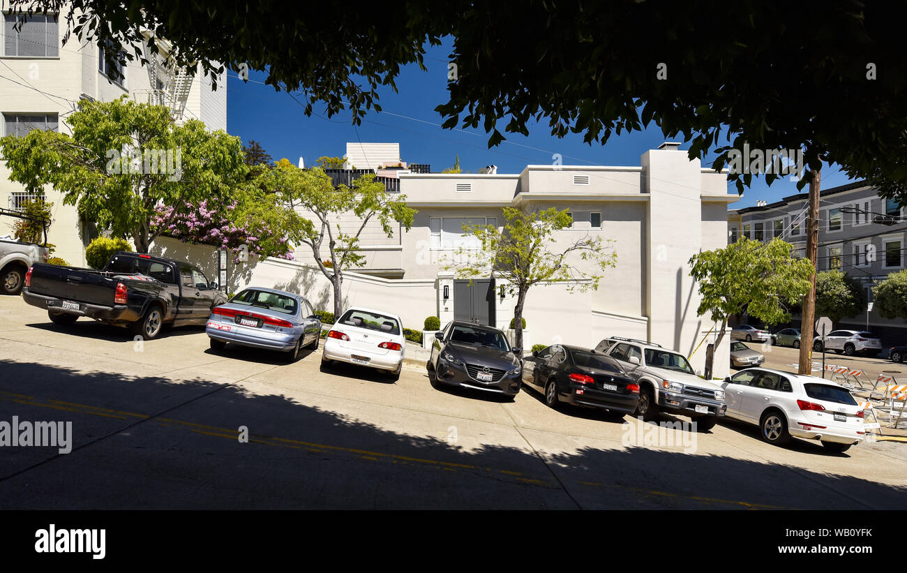 Sloping street hi-res stock photography and images - Alamy