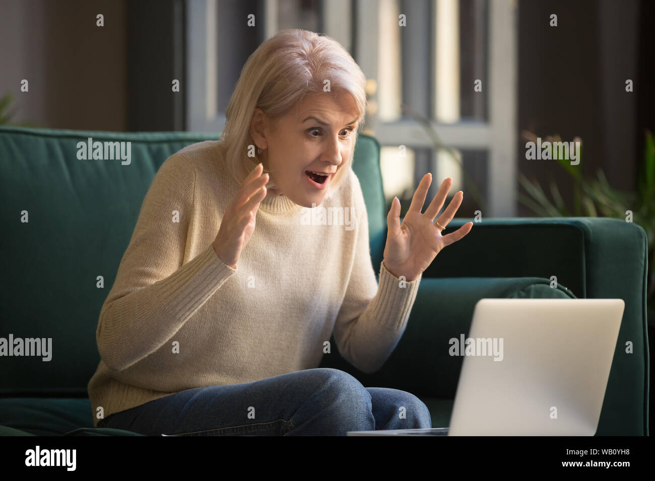 Old people excited computer hi-res stock photography and images - Alamy