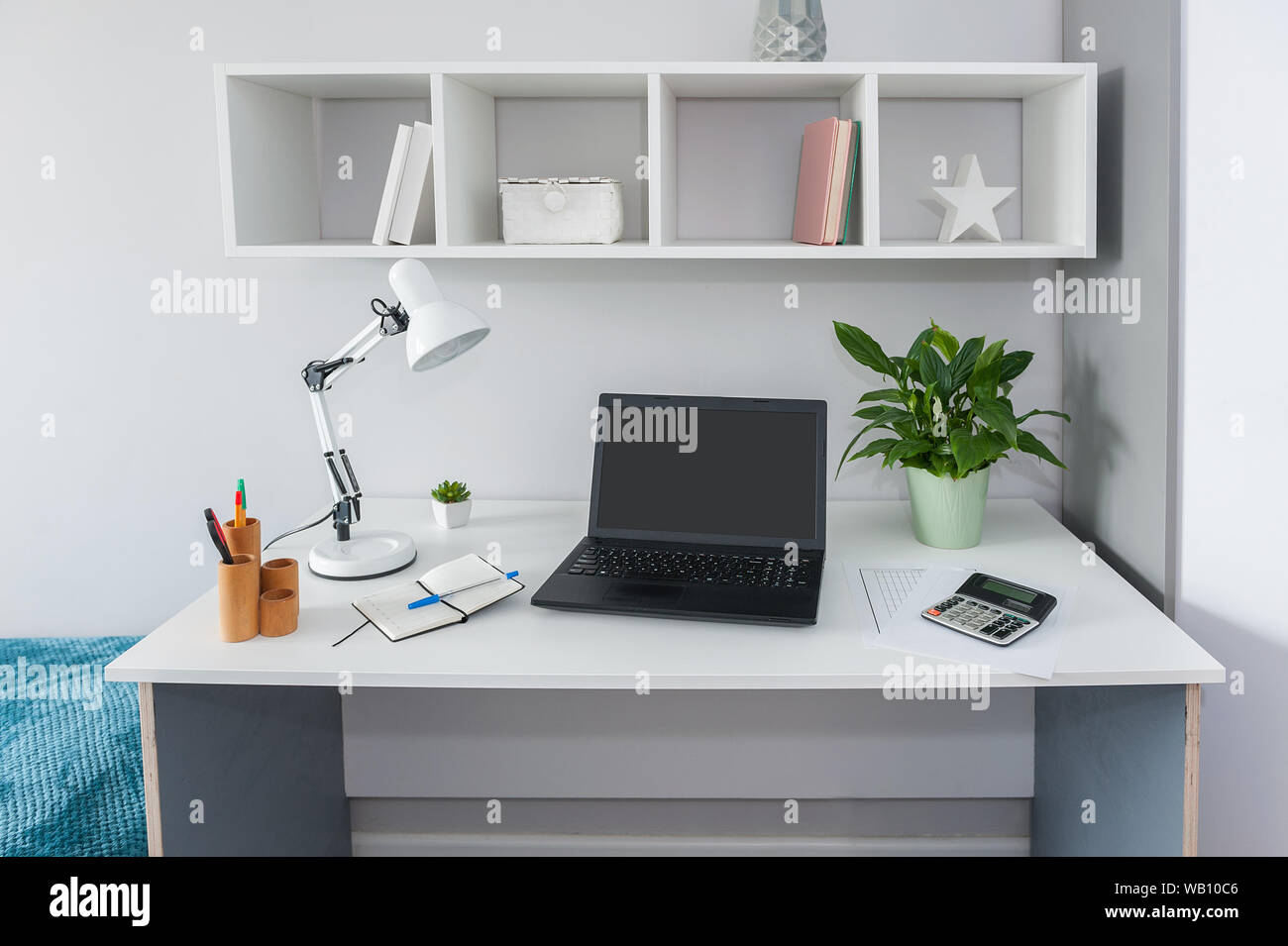 Desk horizontal hi-res stock photography and images - Alamy
