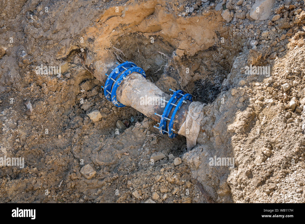 Underground pipe connector. Maintenance and repair of underground pipe ...