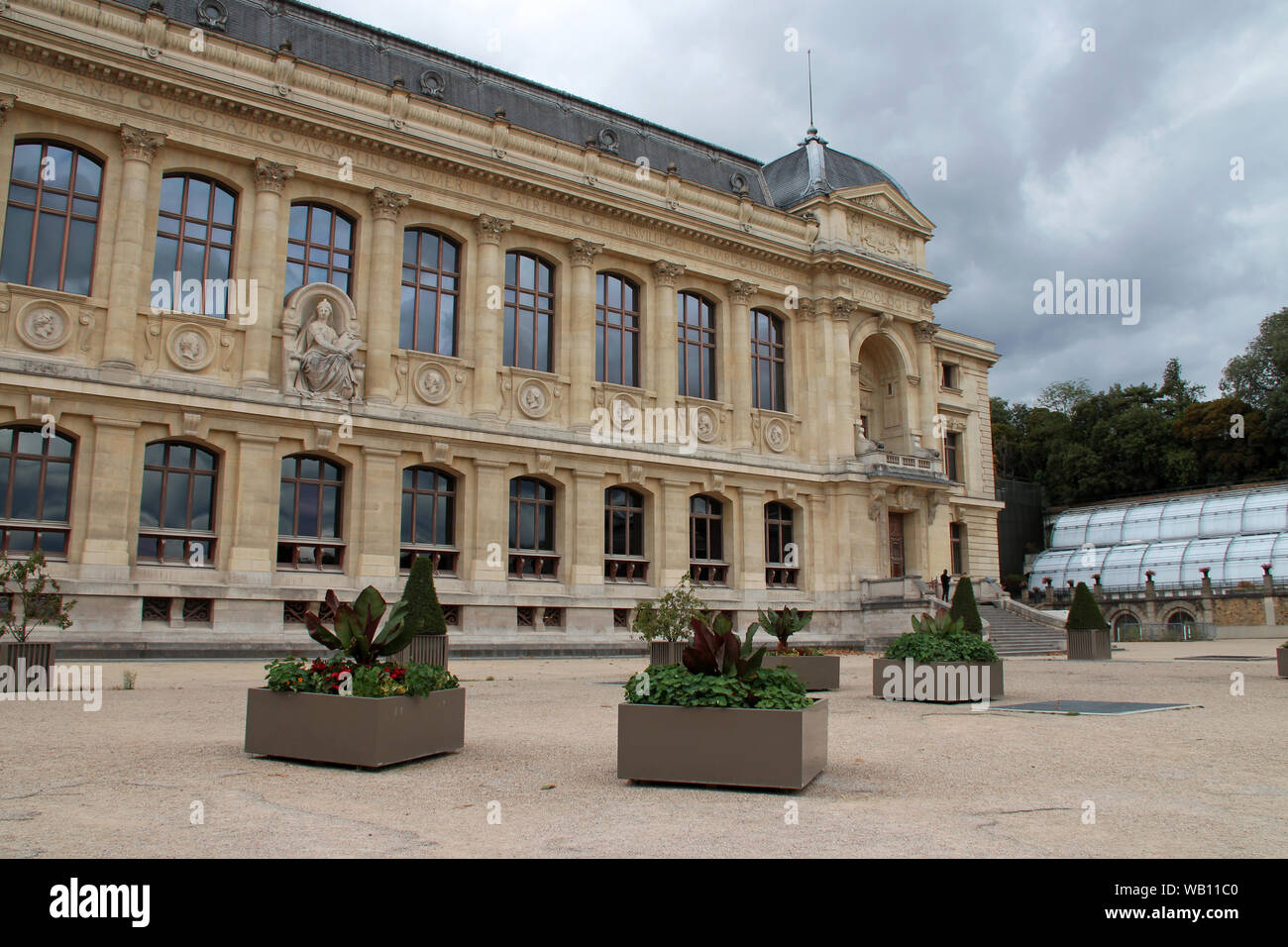 building (science museum) in paris (france Stock Photo - Alamy