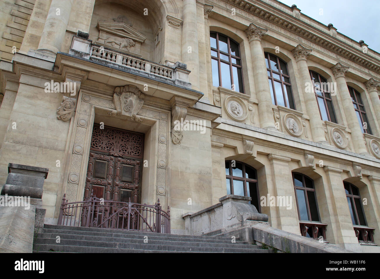 building (science museum) in paris (france Stock Photo - Alamy
