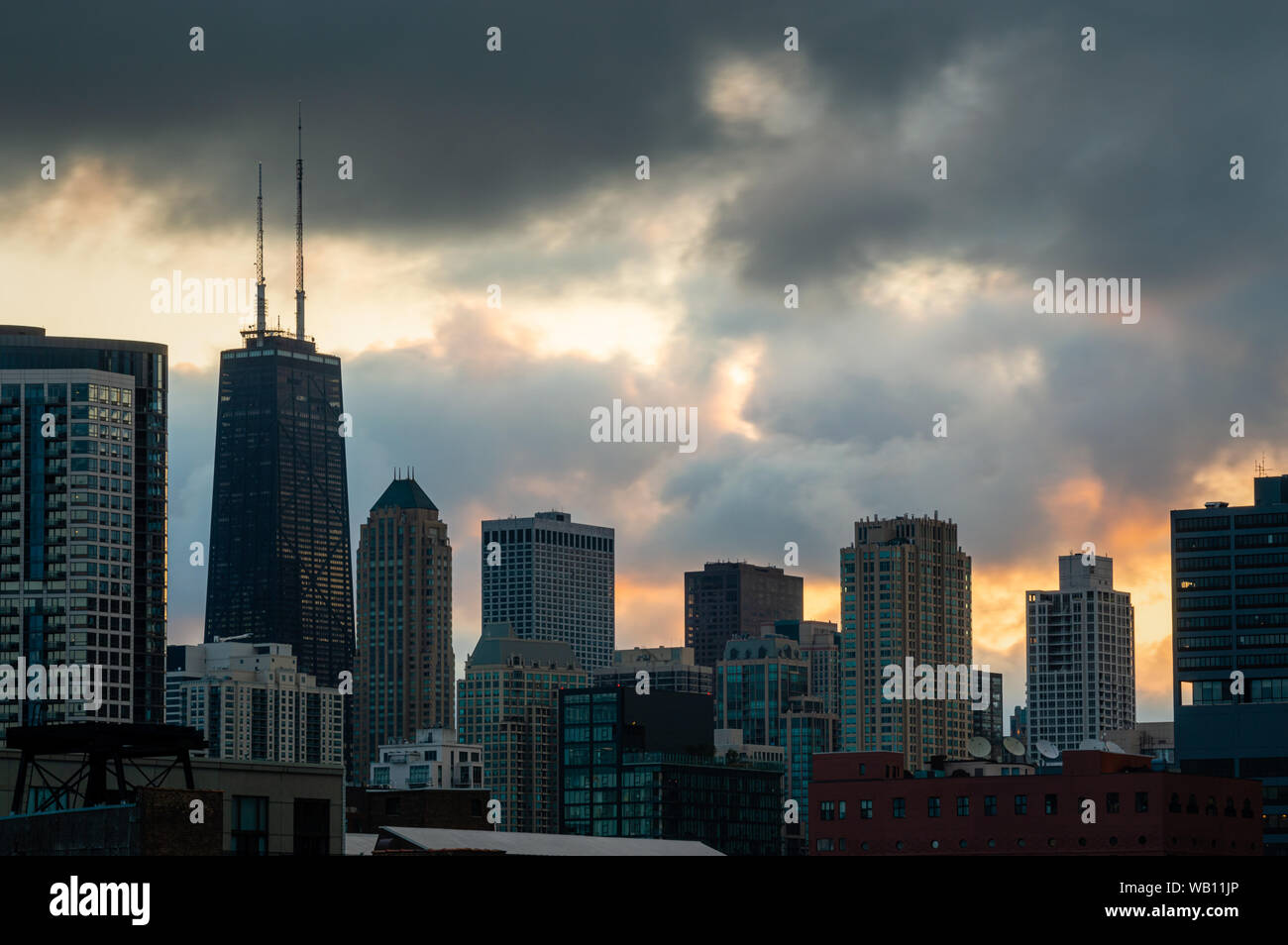 Chicago skyline at sunrise hi-res stock photography and images - Alamy