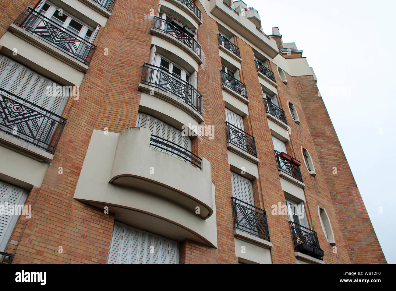 flat building in montmartre in paris (france Stock Photo - Alamy