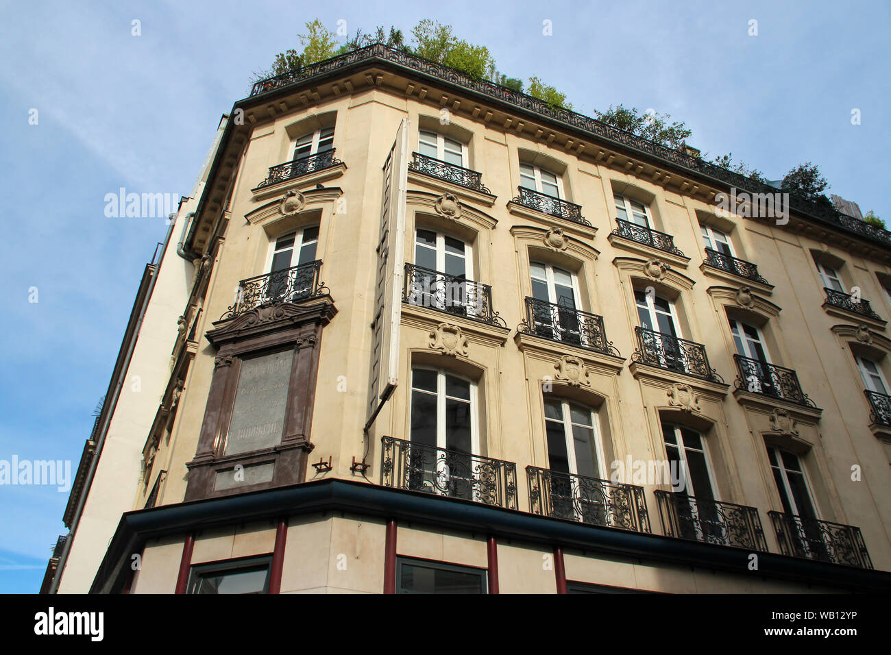 flat building in paris (france Stock Photo - Alamy