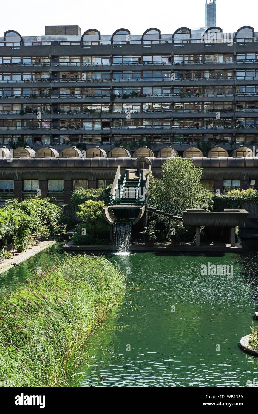 Barbican brutal architecture hi-res stock photography and images - Alamy