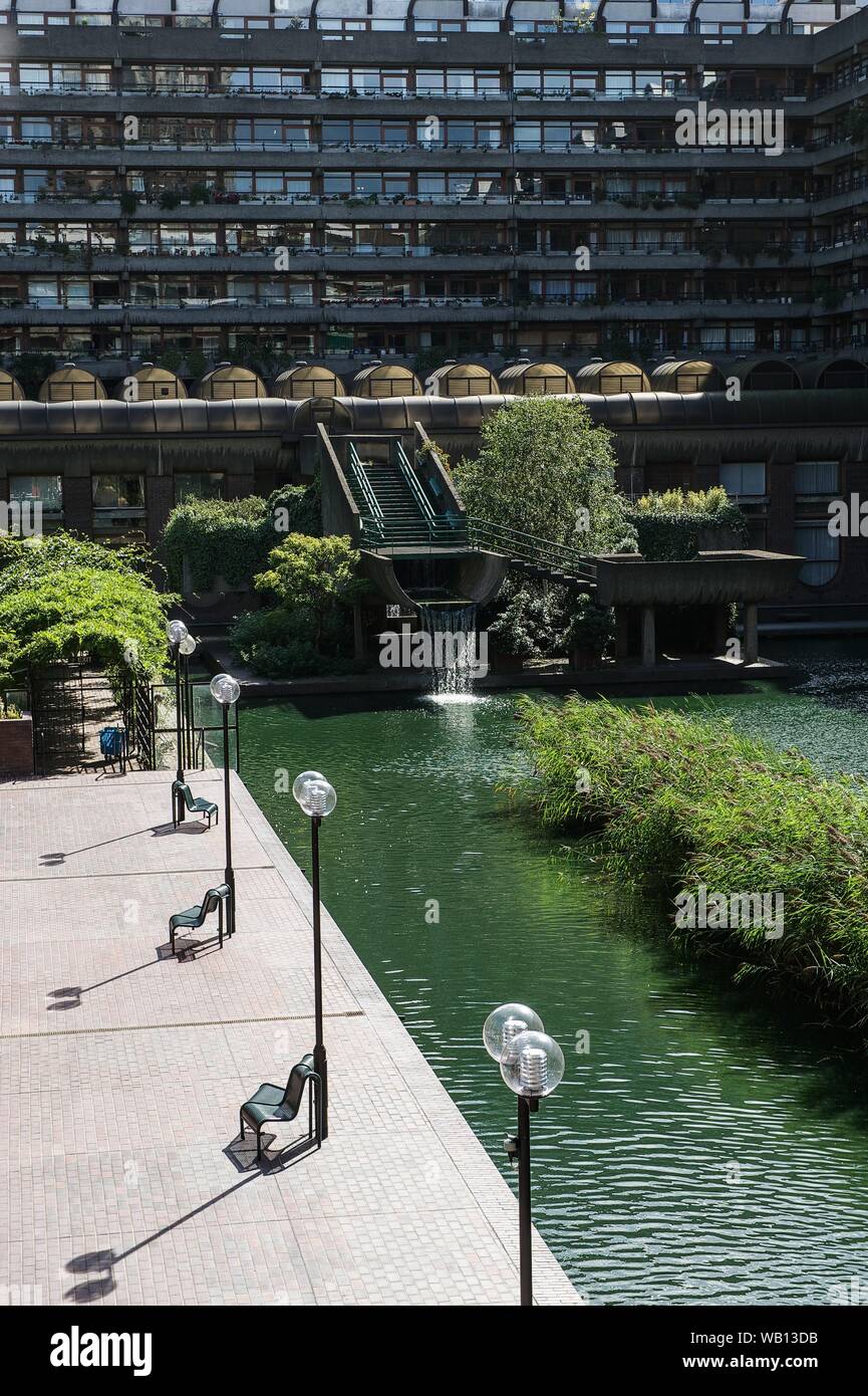Barbican brutal architecture hi-res stock photography and images - Alamy