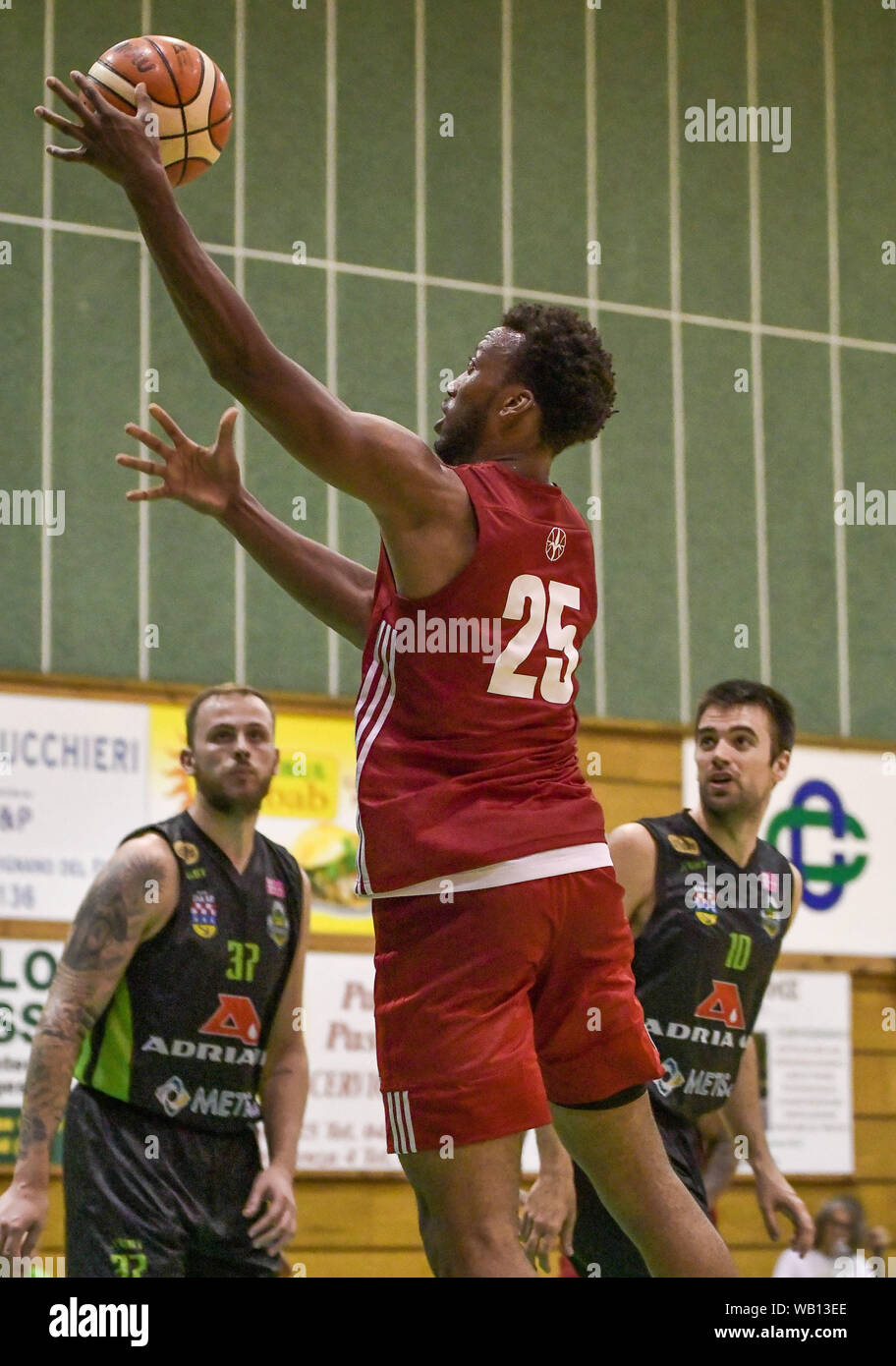 Akil mitchell pallacanestro trieste hi-res stock photography and images ...