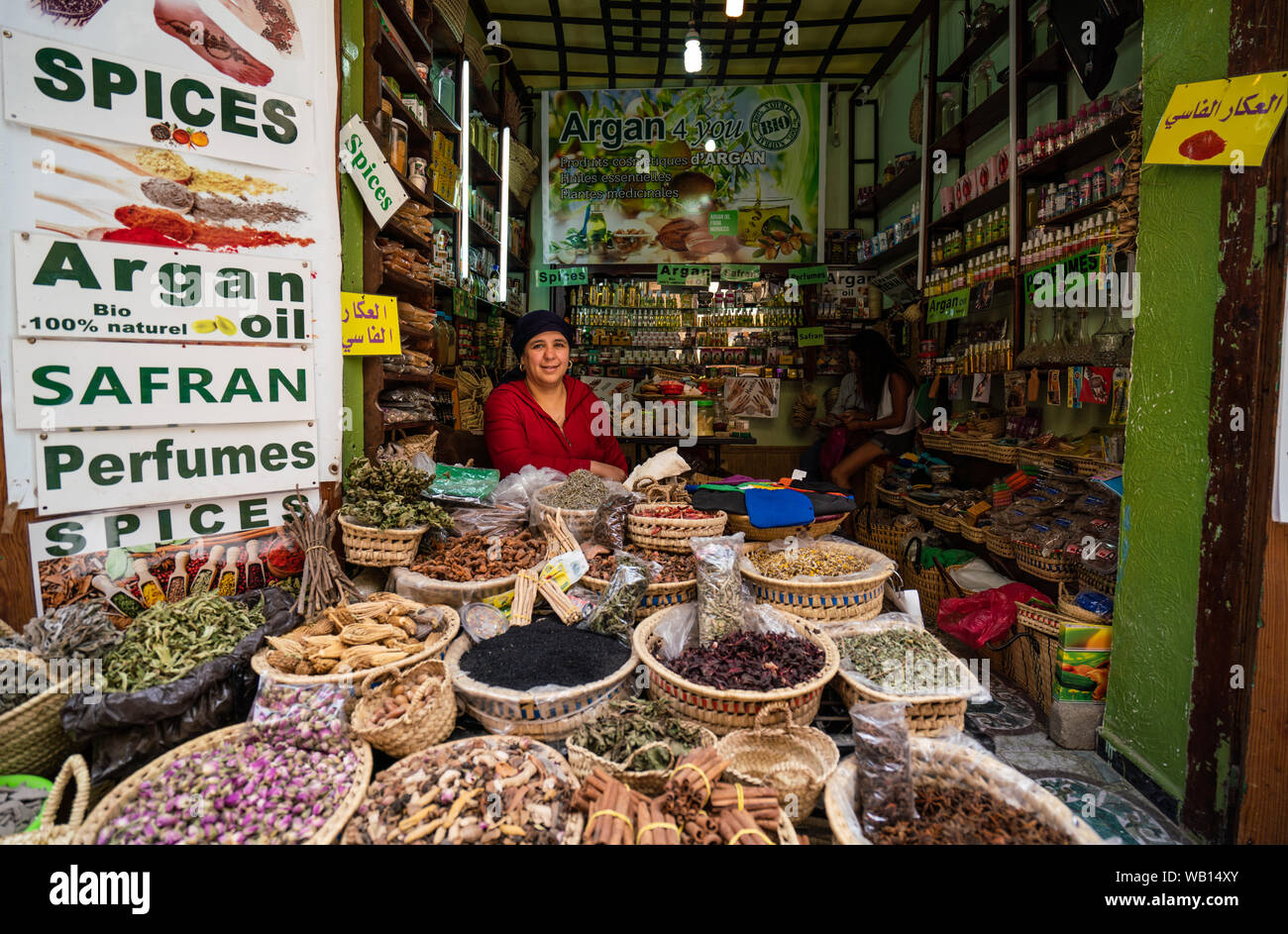 Spice stand in the market Stock Photo - Alamy