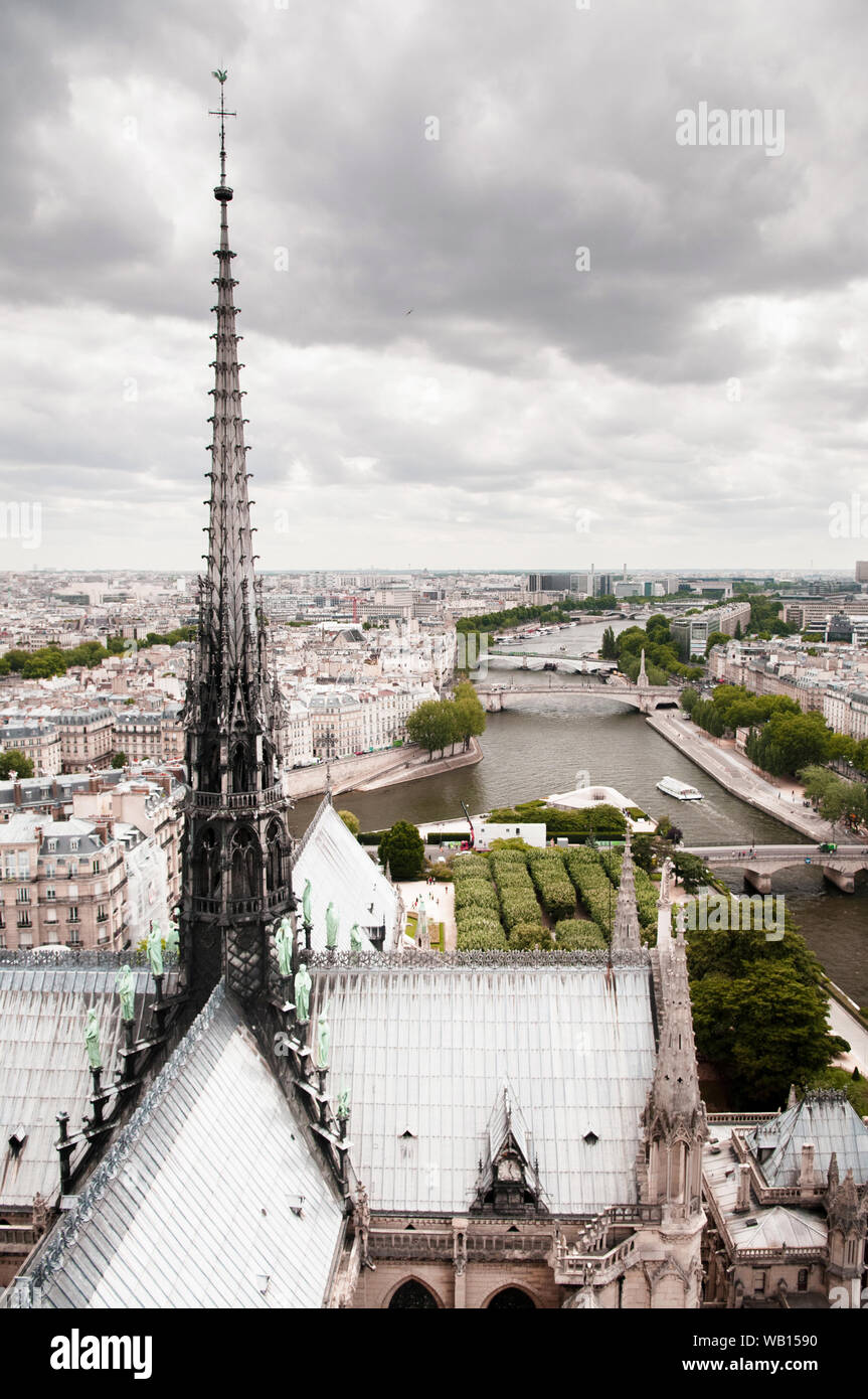 Roof and spire of Notre Dame Cathedral Paris, France Stock Photo - Alamy