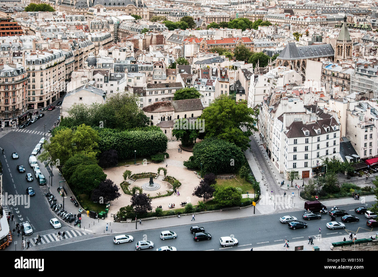 Paris city scape hi-res stock photography and images - Alamy