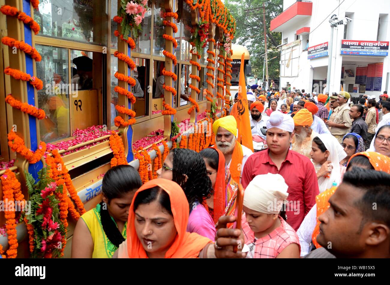 International guru shabd yatra hi-res stock photography and images - Alamy